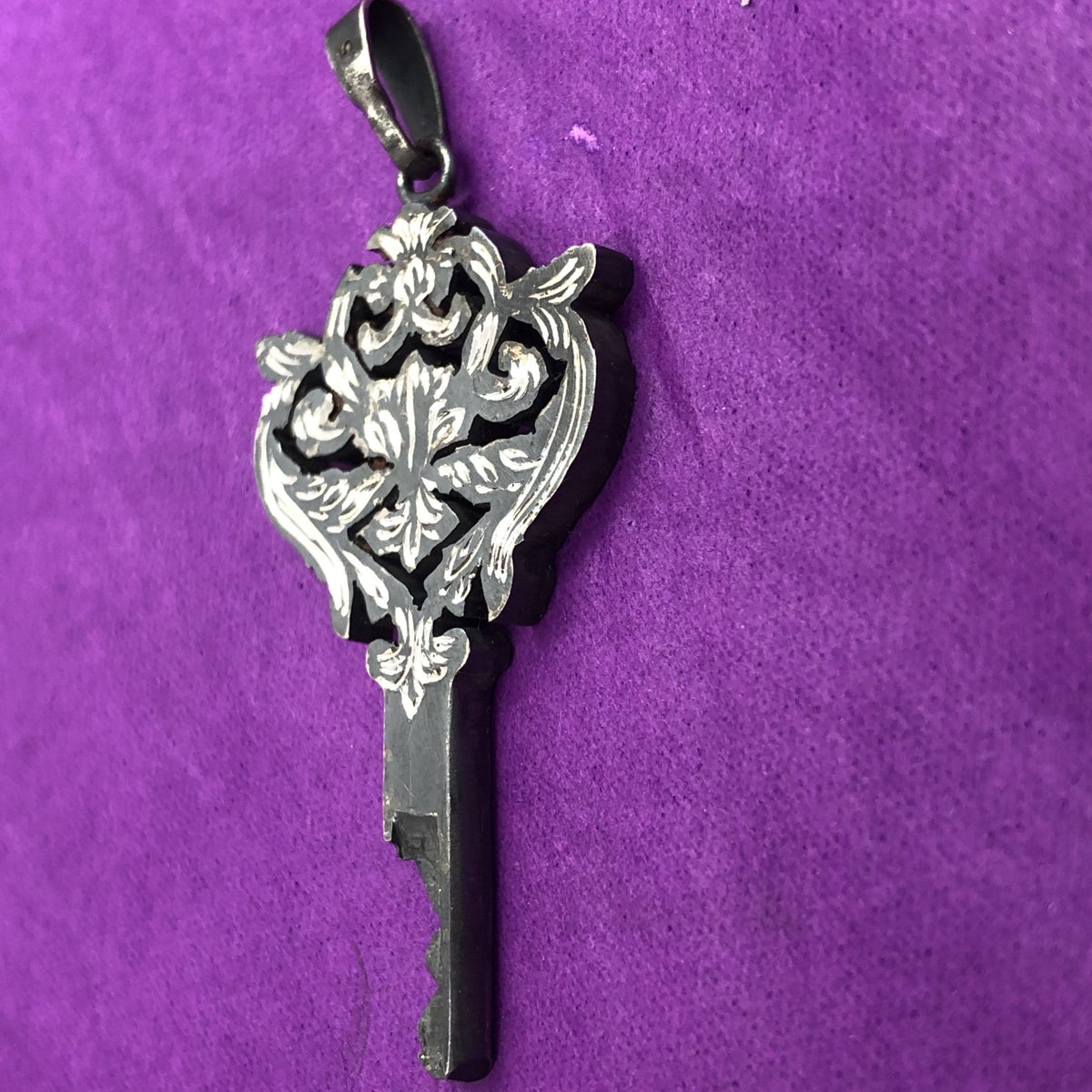 Le Baroque chastity key with cylinder lock | chastity-shop